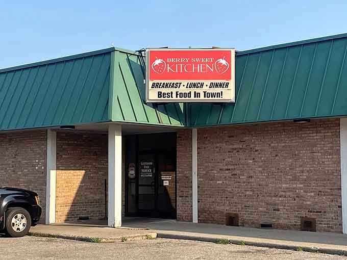 The unassuming exterior hides breakfast magic that would make even the most jaded food critic do a double-take and reach for their fork.