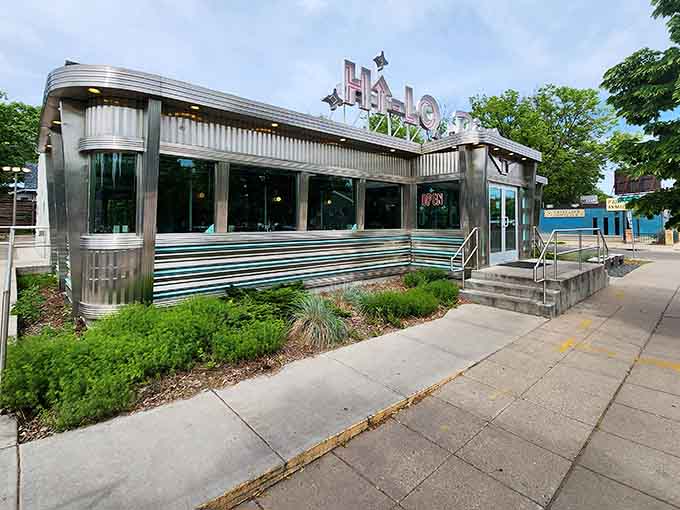 That chrome exterior isn't just for show; it's basically a beacon calling all breakfast lovers to their happy place.