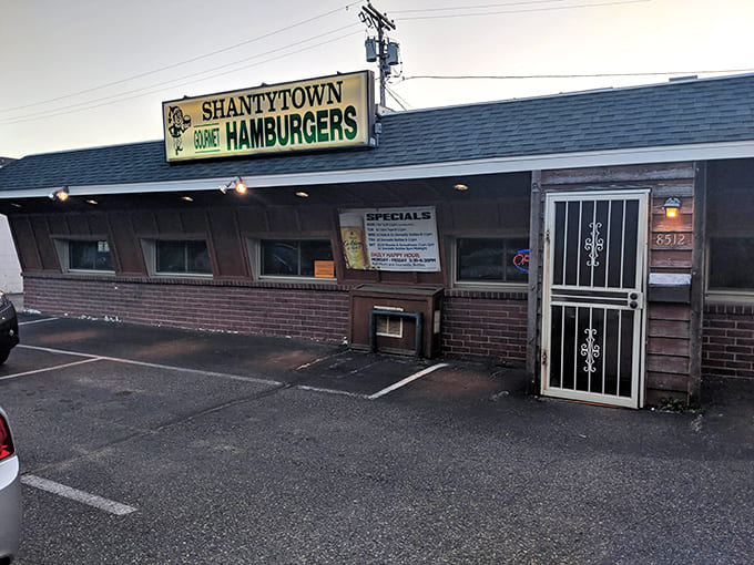 The unassuming exterior hides burger greatness, proving that the best food often comes from the most modest buildings.