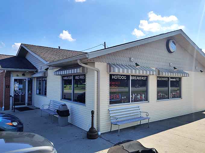 Classic diner charm meets small-town Ohio hospitality at this Pataskala treasure where breakfast dreams come true daily.
