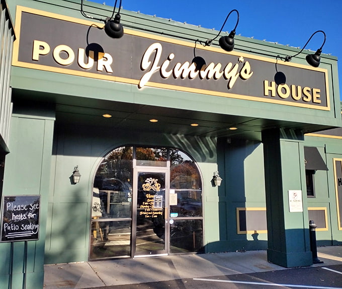 That classic green and gold exterior isn't just easy on the eyes, it's a beacon guiding wing lovers to their happy place in Sauk Rapids.