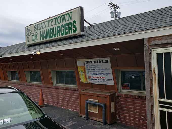 The unassuming exterior of Shantytown Grill proves that the best food often hides behind the most modest facades.
