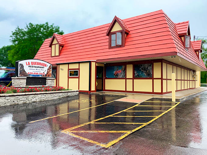 That cheerful red roof isn't just for show, it's a beacon guiding seafood lovers to some of the best Mexican coastal cuisine in Illinois.