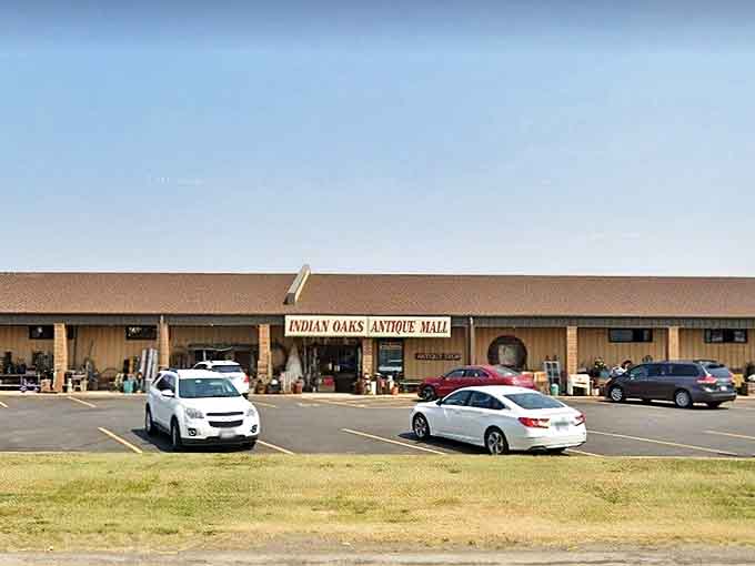 The unassuming exterior of Indian Oaks Antique Mall belies the treasure trove waiting inside, where history meets nostalgia in Bourbonnais, Illinois.