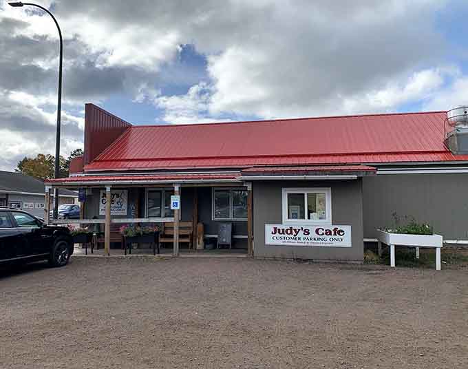 That red roof and humble exterior hide some of Minnesota's most legendary pies, proving you can't judge a cafe by its parking lot.