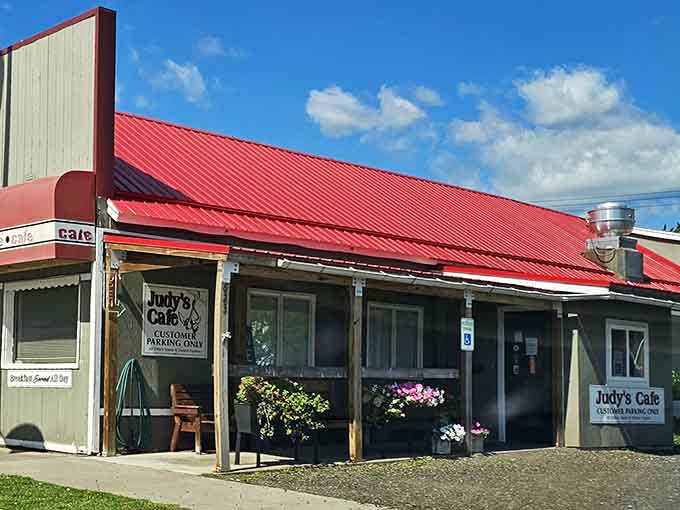 That bright red roof isn't just for show, it's a beacon guiding hungry travelers to some of the finest breakfast in Minnesota, like a lighthouse for pancake enthusiasts.