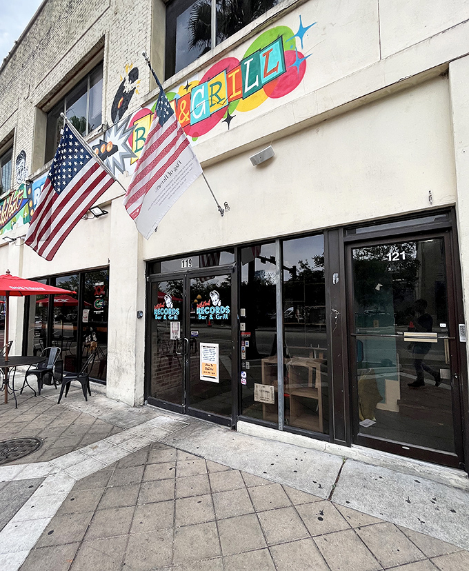 The colorful "B&G" sign and American flag welcome hungry visitors to this unassuming downtown Jacksonville treasure. Simple outside, spectacular inside!