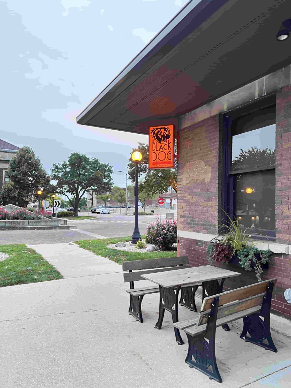 The welcoming exterior of Black Dog Smoke & Ale House beckons barbecue lovers with its understated charm and promise of smoky goodness within.