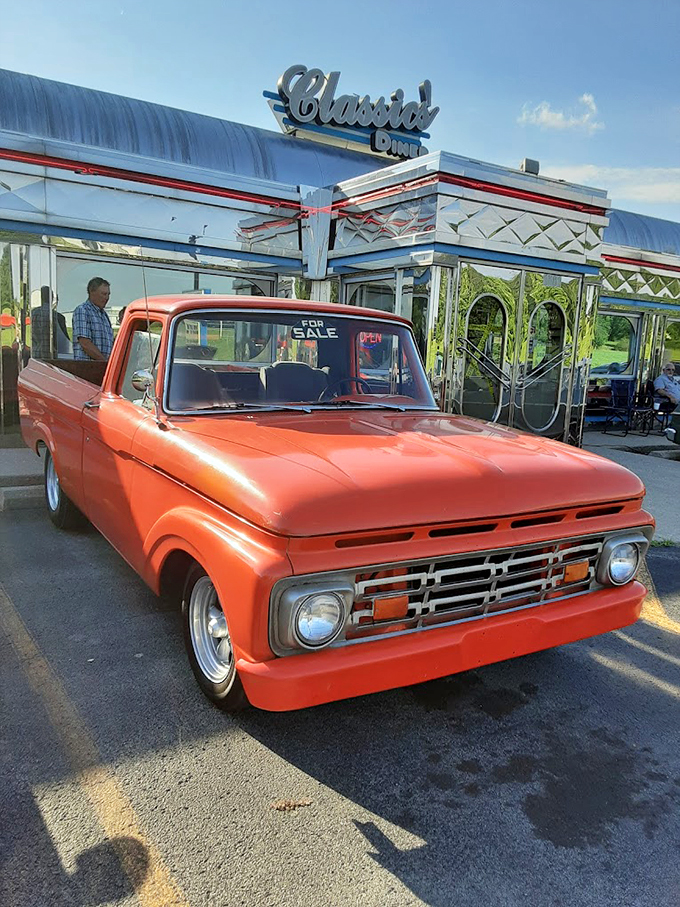Chrome-plated time machine or diner? At 62 Classics', you'll swear you've stepped into a Norman Rockwell painting with a side of sizzling bacon.