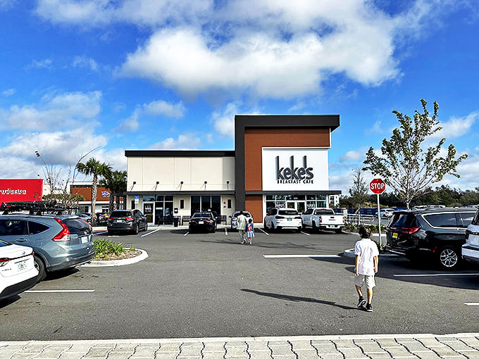 Keke's modern exterior stands like a breakfast beacon against the Florida sky, promising morning delights that'll make hitting snooze seem like a crime.