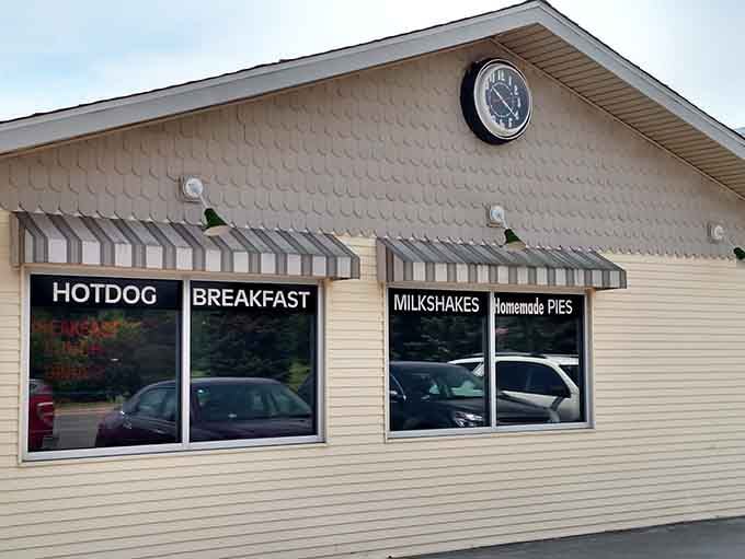 That unassuming exterior hides some of the best prime rib in Ohio, proving you can't judge a diner by its siding.