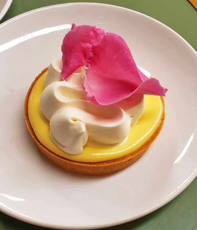 Bright, tangy, and topped with a flower because even tarts deserve to feel fancy.
