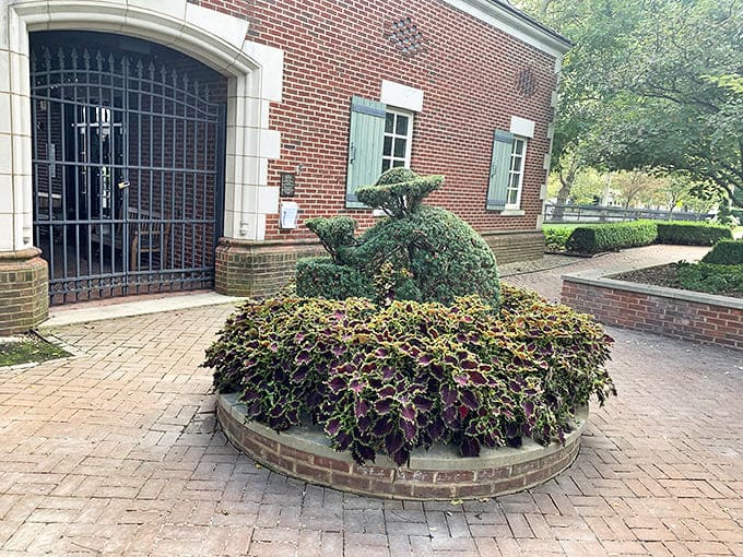 Even the buildings play along with the garden theme, sporting their own topiary guardians that greet visitors with green charm.