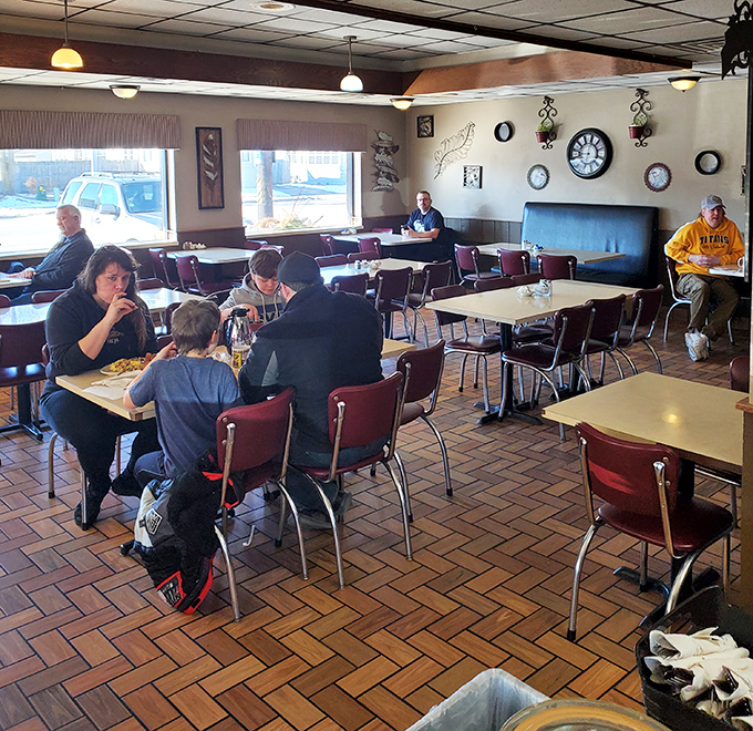 The dining room where Menasha meets &ndash; red chairs and conversations that have been ongoing for decades.