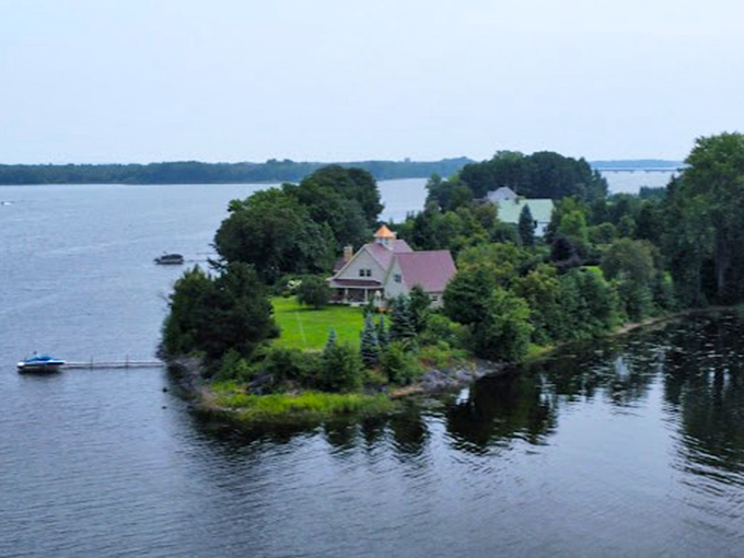 Island living, Vermont style&mdash;where waterfront homes peek through trees like shy neighbors.