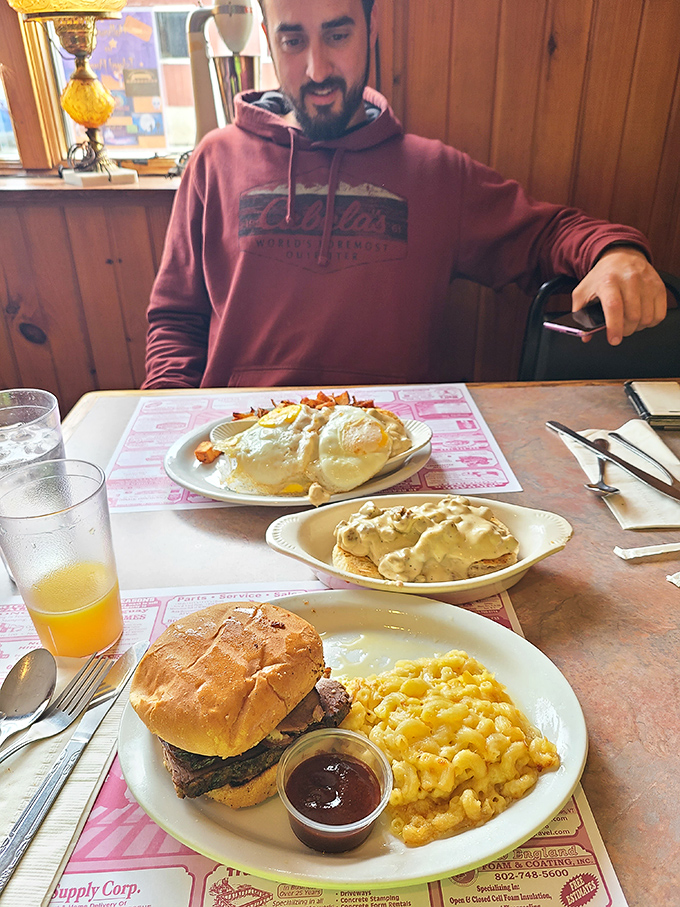 A feast fit for Vermont royalty &ndash; biscuits smothered in gravy, a burger that requires two hands, and mac 'n' cheese.
