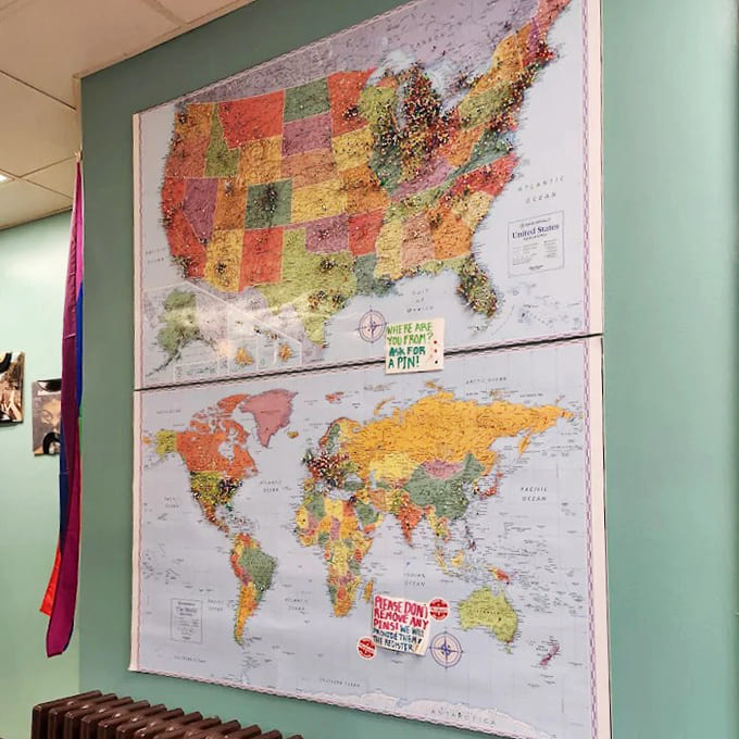 Where people come from a-far reads the handwritten note on the world map – proof that good donuts can inspire cross-country pilgrimages.