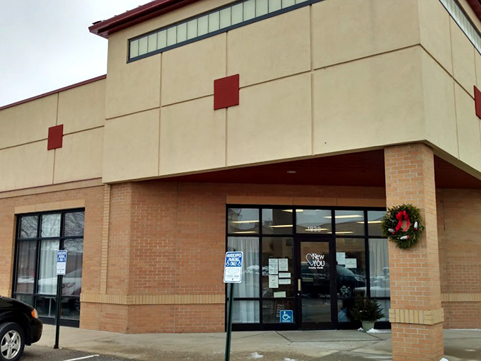 Dive into this sea of secondhand surprises! It's like a treasure hunt where X marks every spot.