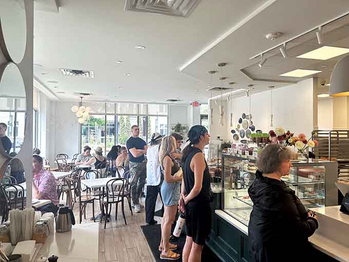 A full house of happy customers proves that word has definitely gotten out about this neighborhood treasure.