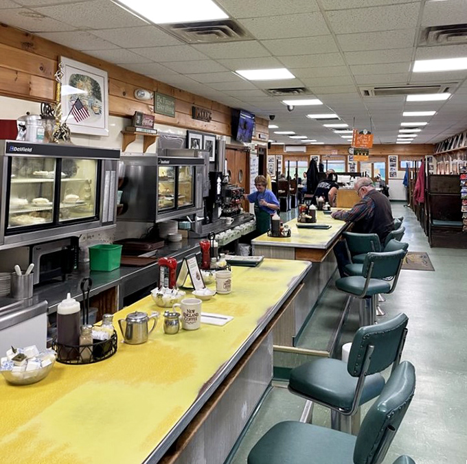 Counter culture: Where locals gather for morning coffee and visitors get the inside scoop on Maine's best attractions.