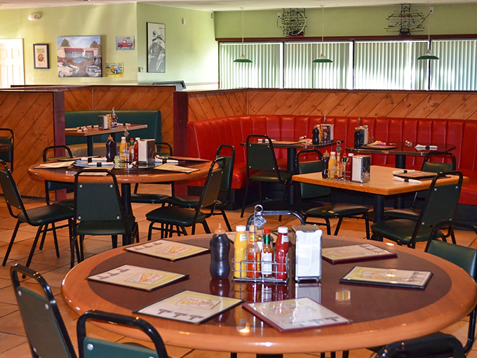 Dining area: Red booths and wooden tables create that perfect diner atmosphere &ndash; where strangers become neighbors over shared maple syrup.