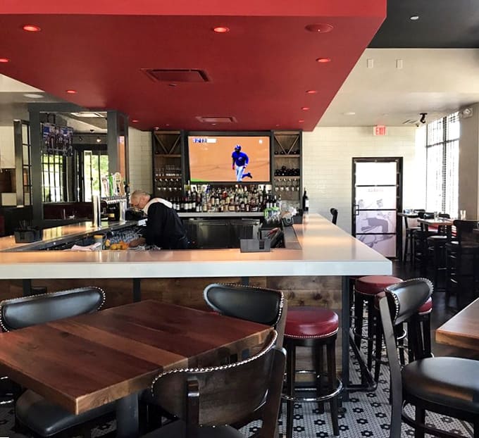 That bar beckons with promises of perfectly mixed drinks and cold beers to complement your meal.