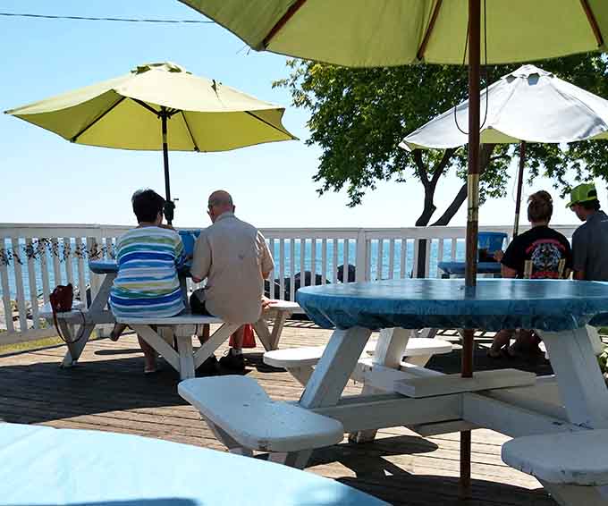 Where stories and breakfast meet – diners enjoying that magical combination of good food, good company, and casual lakeside vibes.