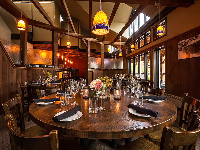 The Porcupine Lounge offers a more intimate dining experience with its round table and distinctive lighting – perfect for special occasions.