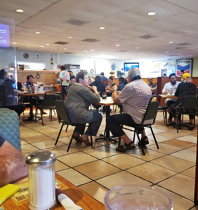 Diners: A cross-section of Phoenix life &ndash; where business suits and work boots find common ground in the universal language of good food.