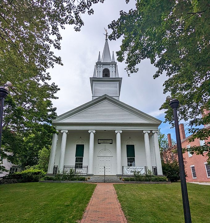 The First Congregational Church's pristine white steeple reaches skyward &ndash; a classic New England scene that's been greeting worshippers since the early 19th century.