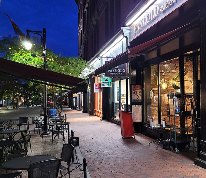 Outdoor Seating: Alfresco dining under twinkling lights where summer evenings stretch into memory-making nights. Pass the vino, please!