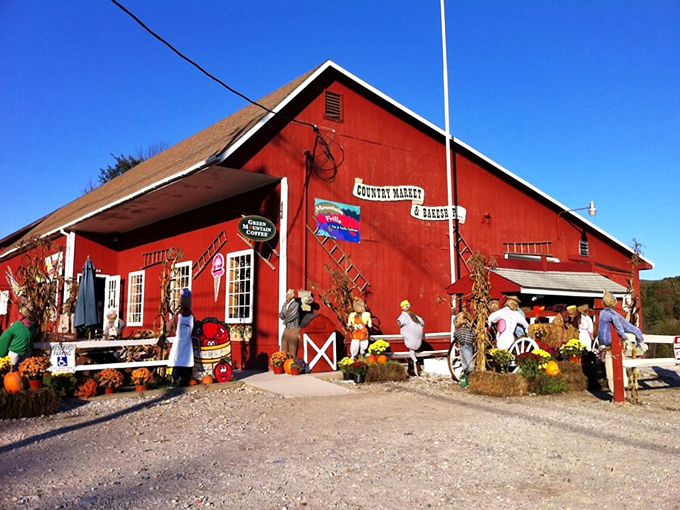 A storybook barn scene complete with seasonal decorations that practically whispers "Welcome to Vermont."