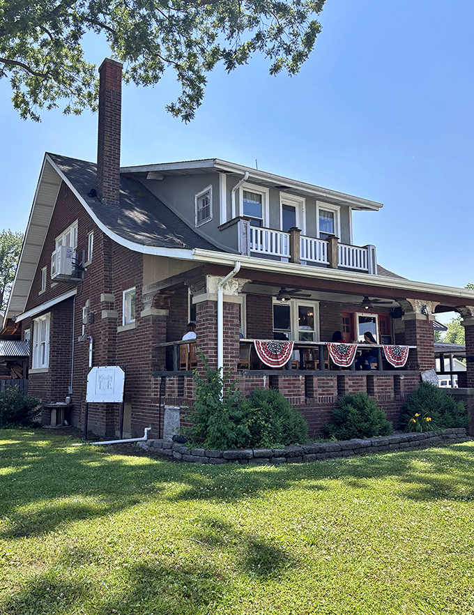 Outdoor seating lets you enjoy your smoked meats al fresco, because sometimes the best dining room has a sky for a ceiling.