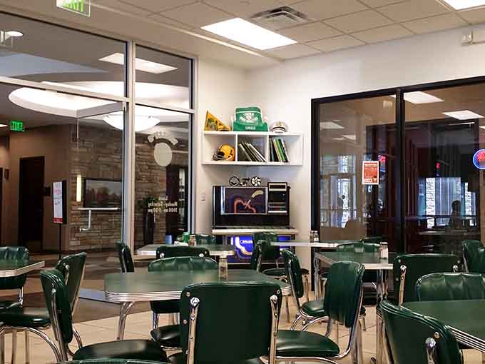 The dining area fills up fast with people who know that good food is worth sitting in a green vinyl chair.