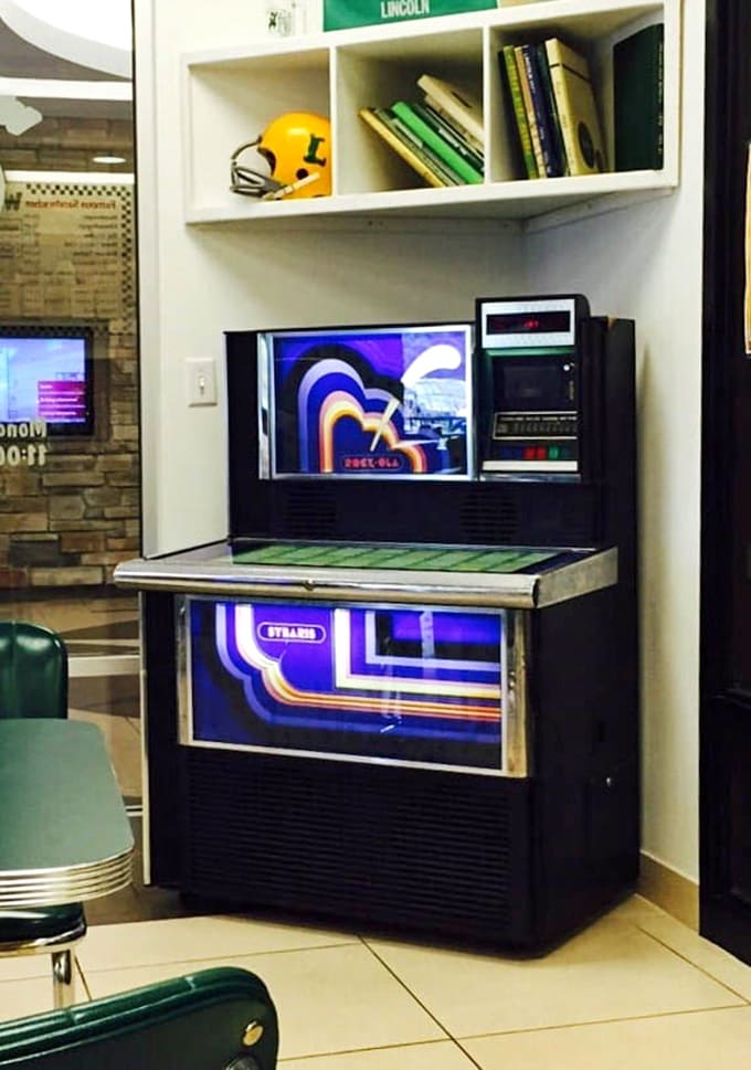 This Rock-Ola jukebox adds authentic retro charm, reminding diners of an era when eating out was simpler and somehow more satisfying.