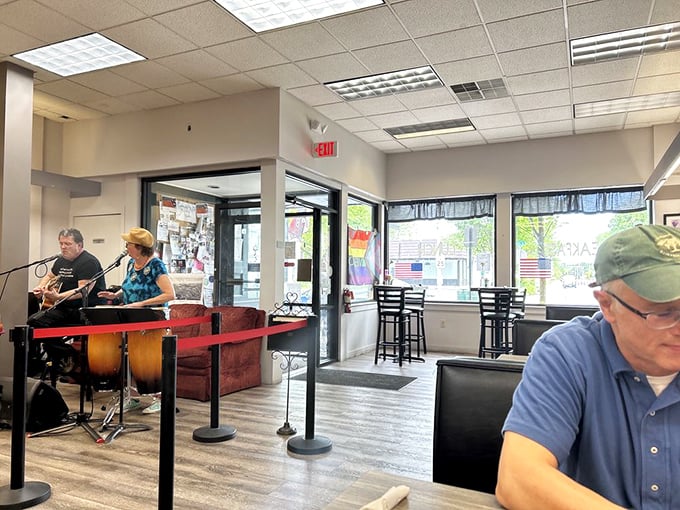 Live music adds an unexpected soundtrack to your syrup-drizzled feast &ndash; one of those touches that transforms a simple breakfast into a memorable experience.