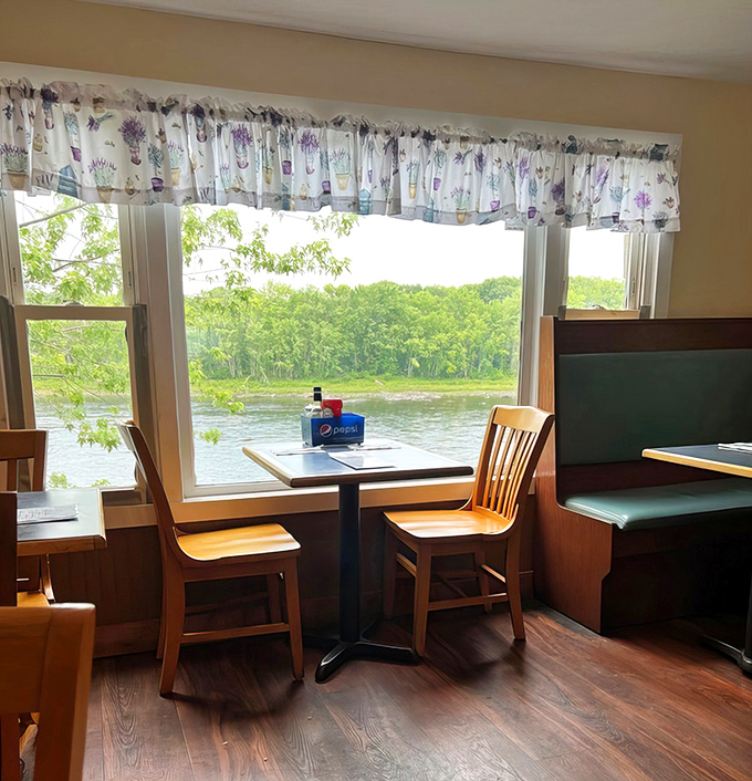 A coveted window seat offers diners the perfect combination of comfort and spectacular river scenery while they eat.