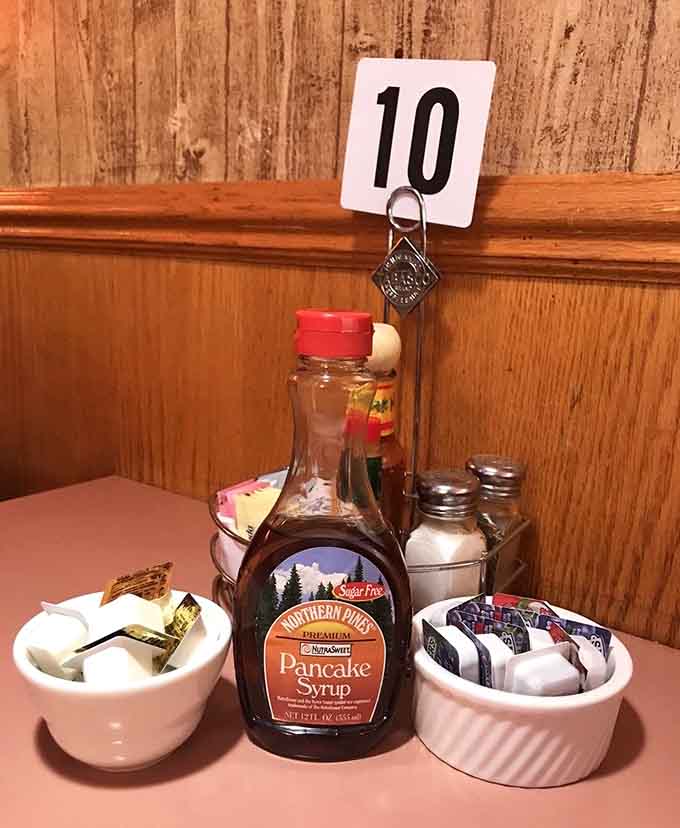 Real maple syrup and proper condiments at every table show attention to details that matter.