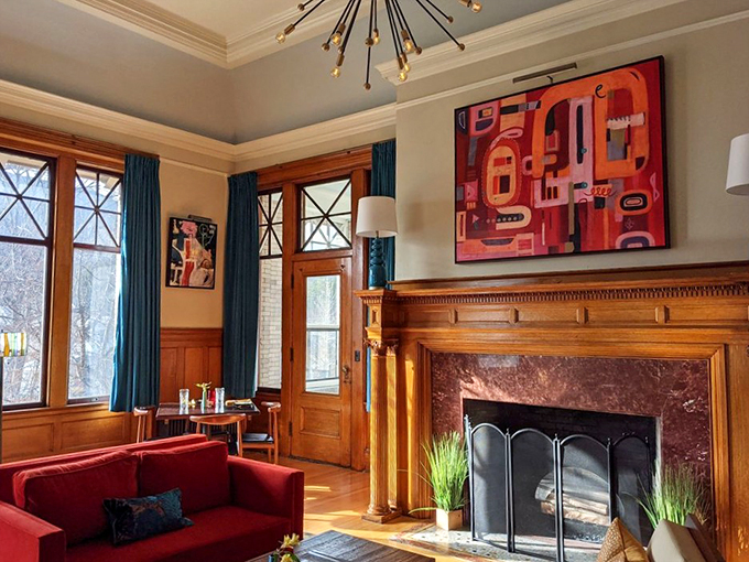 Part living room, part art gallery, all inviting. You'll want to curl up here with a good book and better wine. 