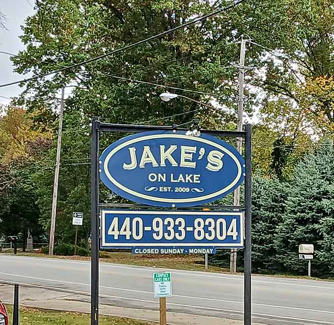 That sign on Lake Road is your beacon to fresh walleye, though being closed Sundays and Mondays means you'll need to plan your fish cravings accordingly.