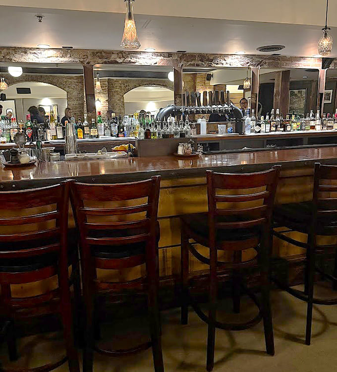 A well-stocked bar promises Italian wines and craft cocktails to complement whatever deliciousness you've ordered.