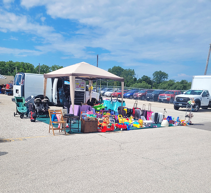 A small business on wheels – this vendor brings a curated collection of secondhand treasures for the discerning bargain hunter.