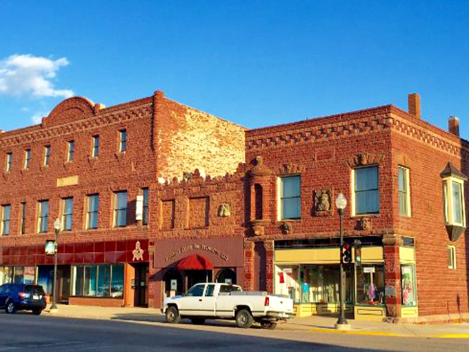 Rock stars welcome! Pipestone National Monument showcases nature's sculpting skills and Native American heritage.