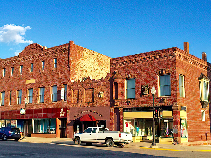 Rock stars welcome! Pipestone National Monument showcases nature's sculpting skills and Native American heritage.