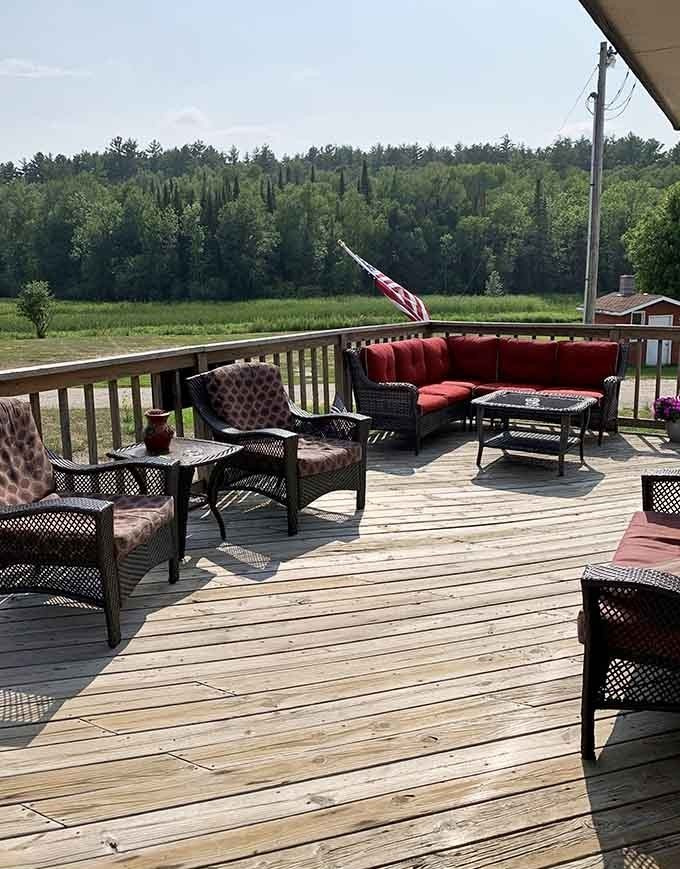 The outdoor deck provides stunning lake views that transform a great meal into an unforgettable experience, whatever the season.