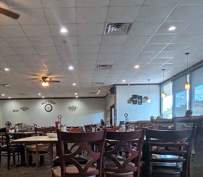 Plenty of seating means you won't be waiting long for a table, even during the busy weekend breakfast rush hours.