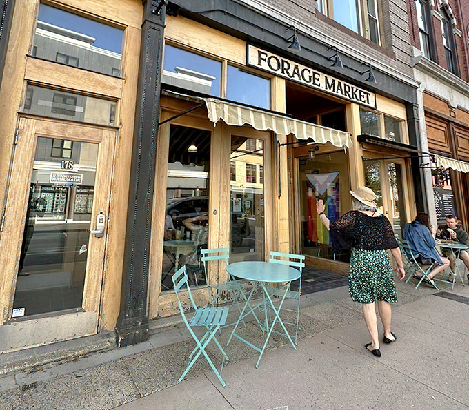 Turquoise tables offer sidewalk seating for those who can't wait to dive into their bagel treasures.