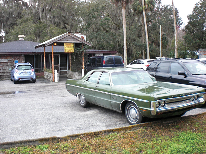 Where vintage cars meet modern vehicles – a visual reminder that The Yearling bridges past and present in the most delicious way possible.