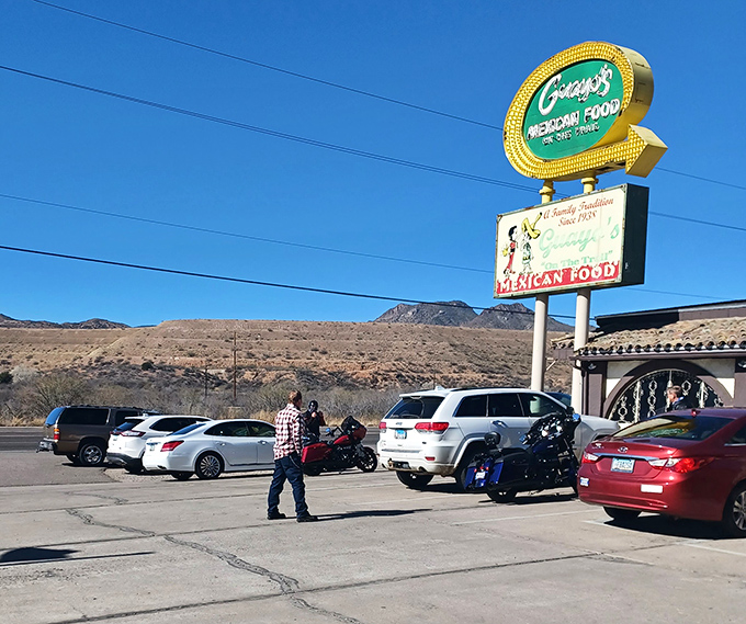 Sunshine warms the parking lot at Guayo&rsquo;s On the Trail, where travelers gather for comforting Mexican food and wide-open Arizona desert views.