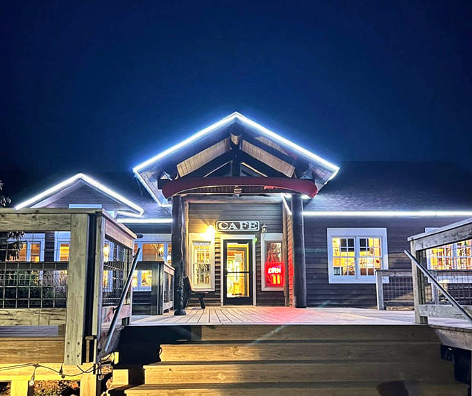 The exterior glows like a beacon of deliciousness, drawing hungry travelers like moths to a very tasty flame.